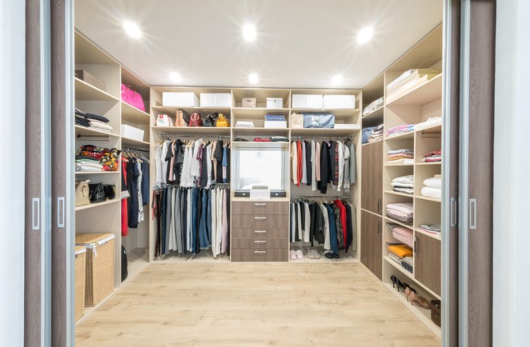 Custom Closets, Sliding Doors & Cabinetry Toronto | Roomidea - Free ...